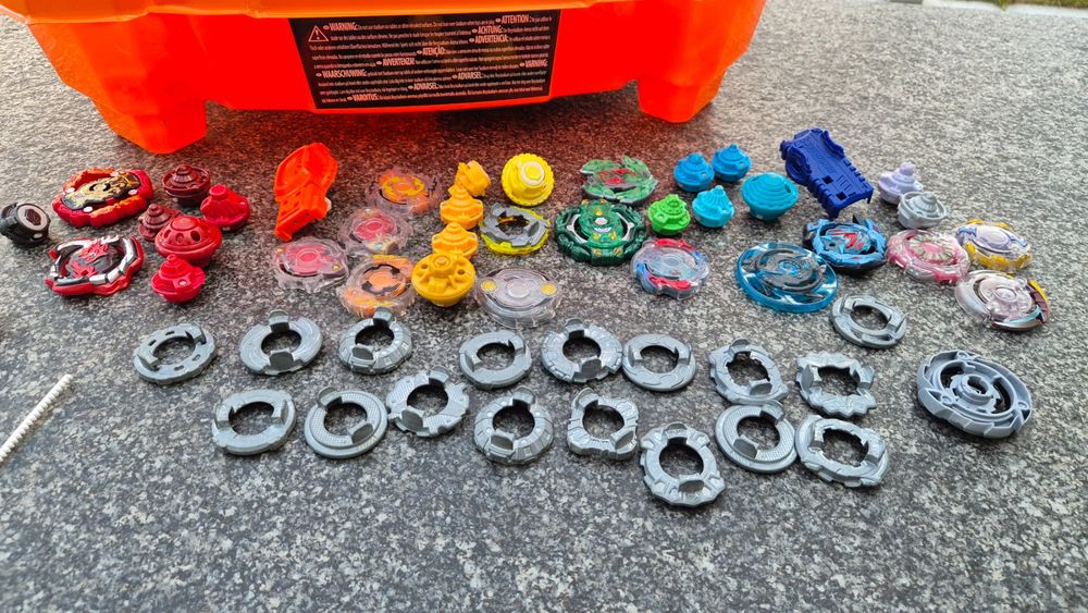 Beyblade Burst Arena mit 16 Blades | Kaufen auf Ricardo