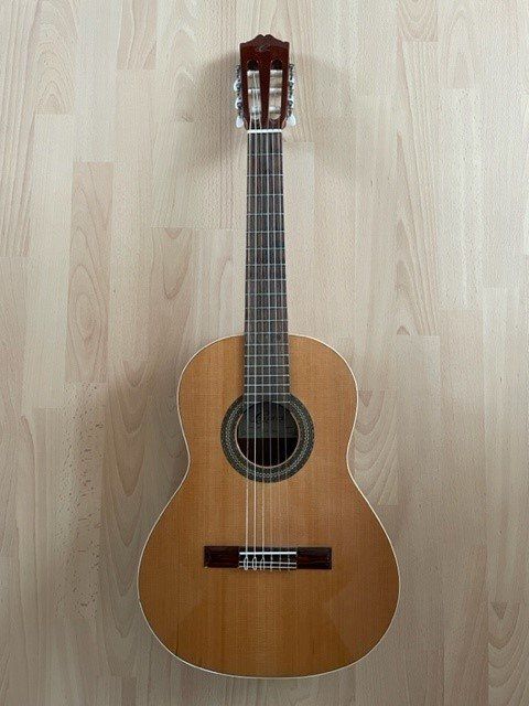 Cuenca K-10 / Schülergitarre / inkl. Bag / NP 540.- + Bag (Gebraucht ...