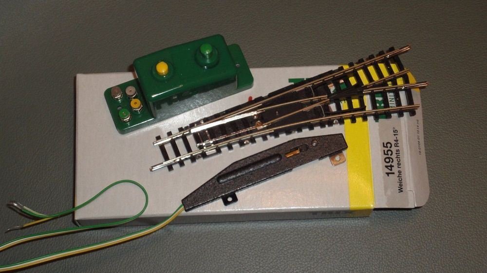 Neue Minitrixweiche komplett rechts, R4 (Neu und originalverpackt) in ...