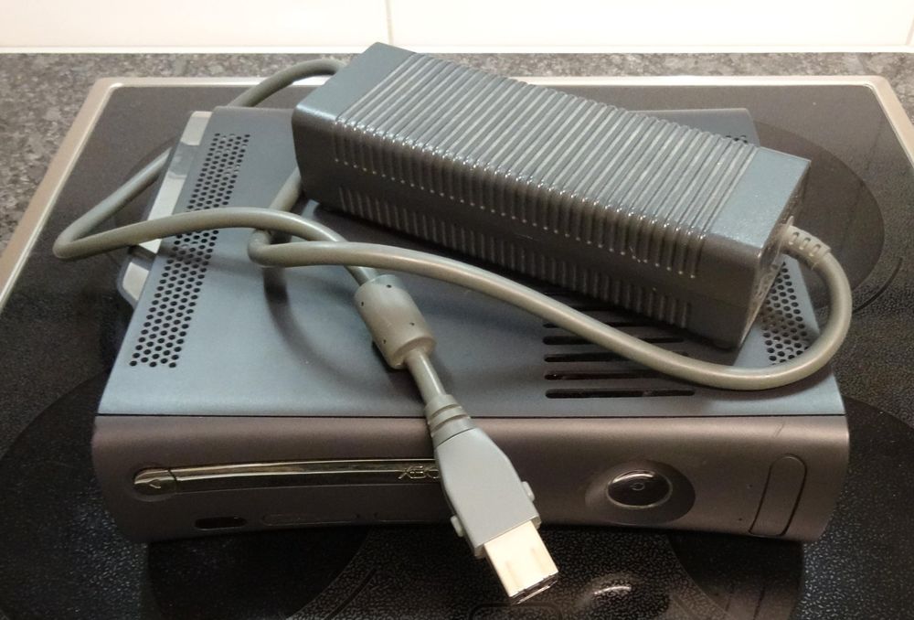 Xbox 360 Fat mit Chip (Defekt) in Rheinfelden für CHF 11 – mit ...