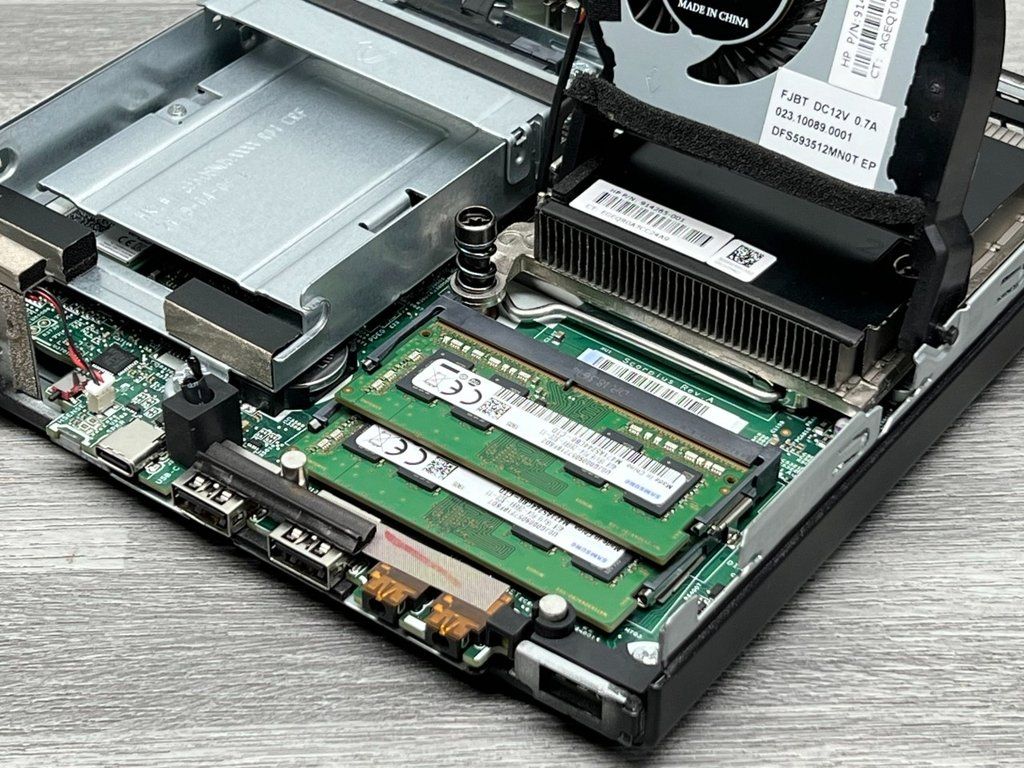 HP EliteDesk 800 G3 Desktop-Mini-PC (35 W) (Gebraucht) in Hochdorf für ...