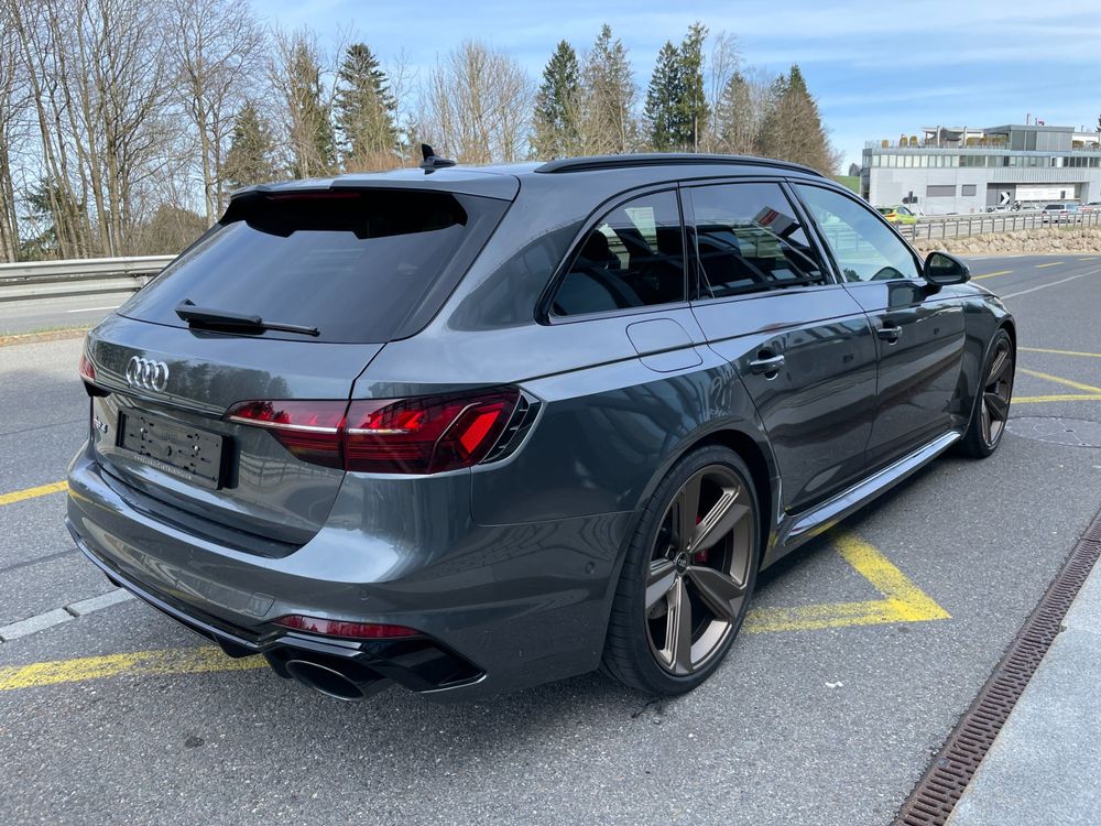 AUDI RS4 Avant quattro tiptronic Style Bronze Individual (Neu und ...