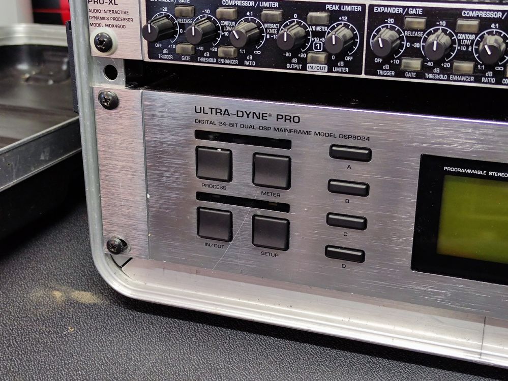 Behringer Eurorack UB1832FX Pro mit Ultra-Dyne Pro (Gebraucht) in ...