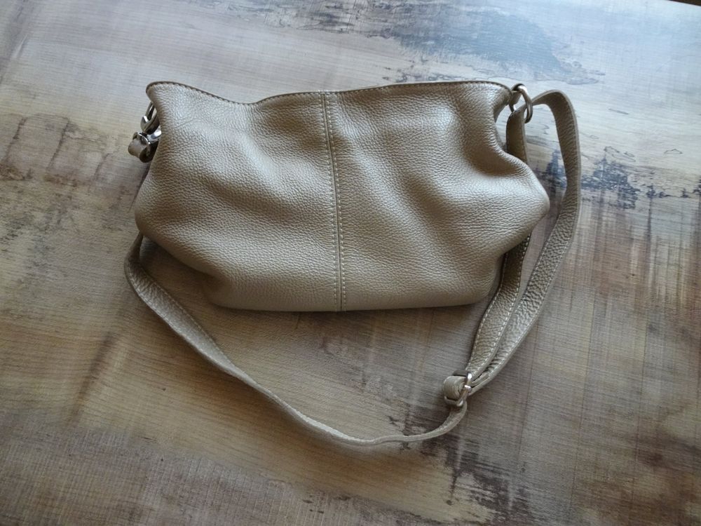 Beige Leder Umhängetasche / Handtasche - Chan23.30 | Kaufen auf Ricardo