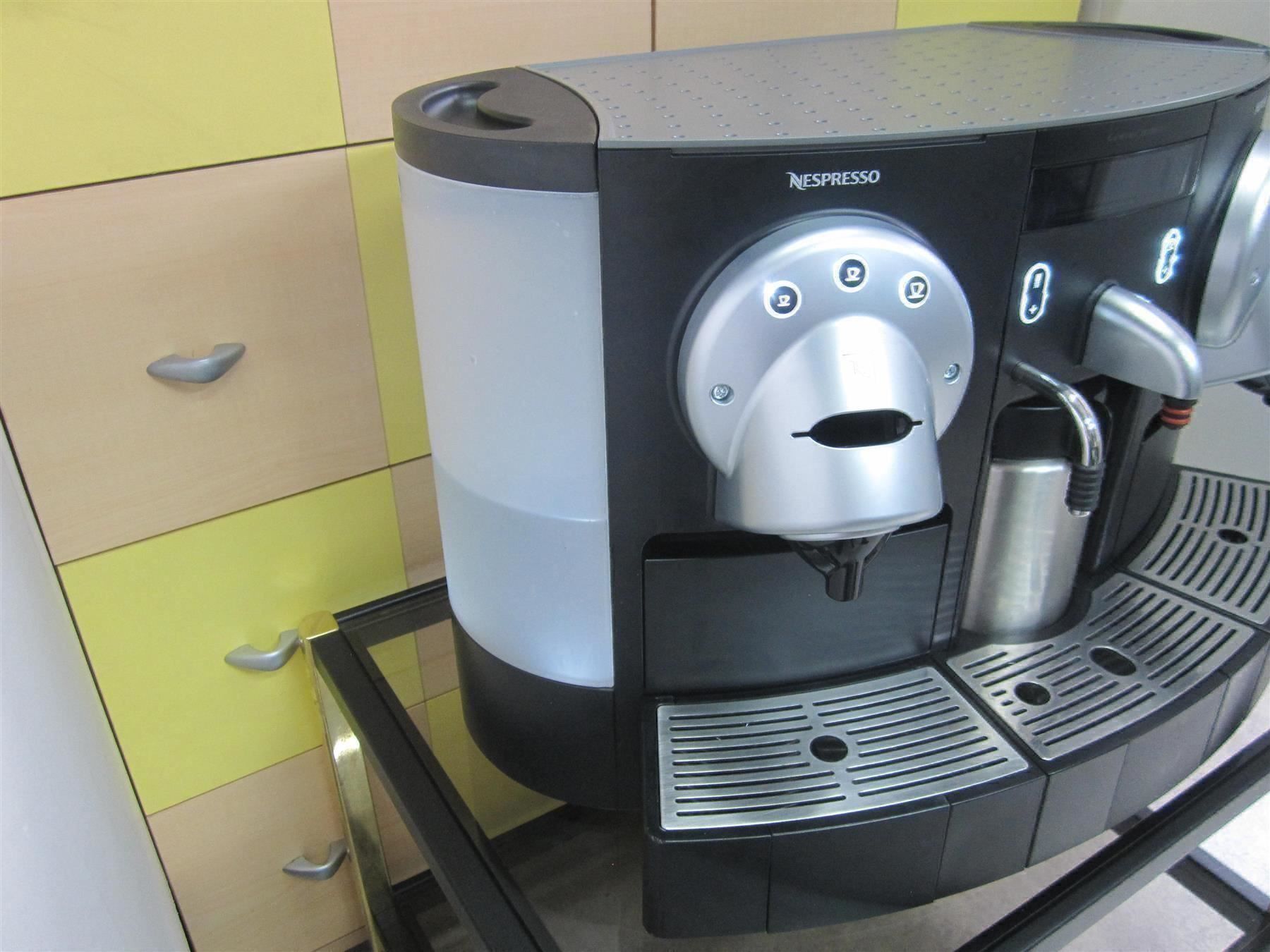 Nespresso GEMINI CS 220 PRO AB*SERVICE (Gebraucht) in Hochdorf für CHF ...