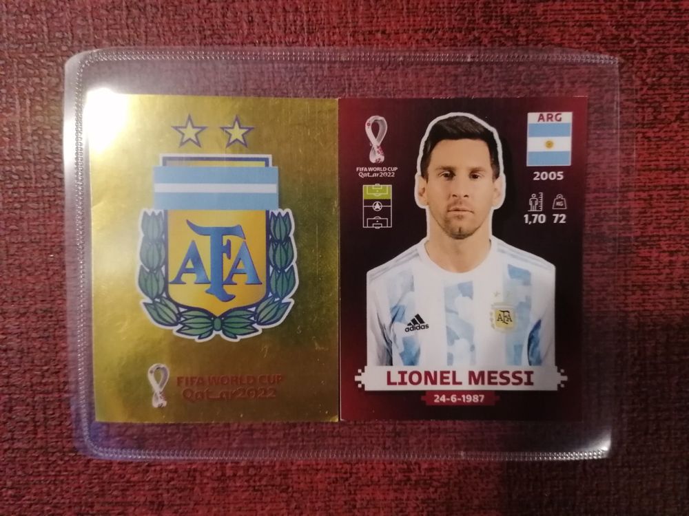 PANINI WM 2022 LIONEL MESSI plus Wappen (Gebraucht) in Balsthal für CHF ...