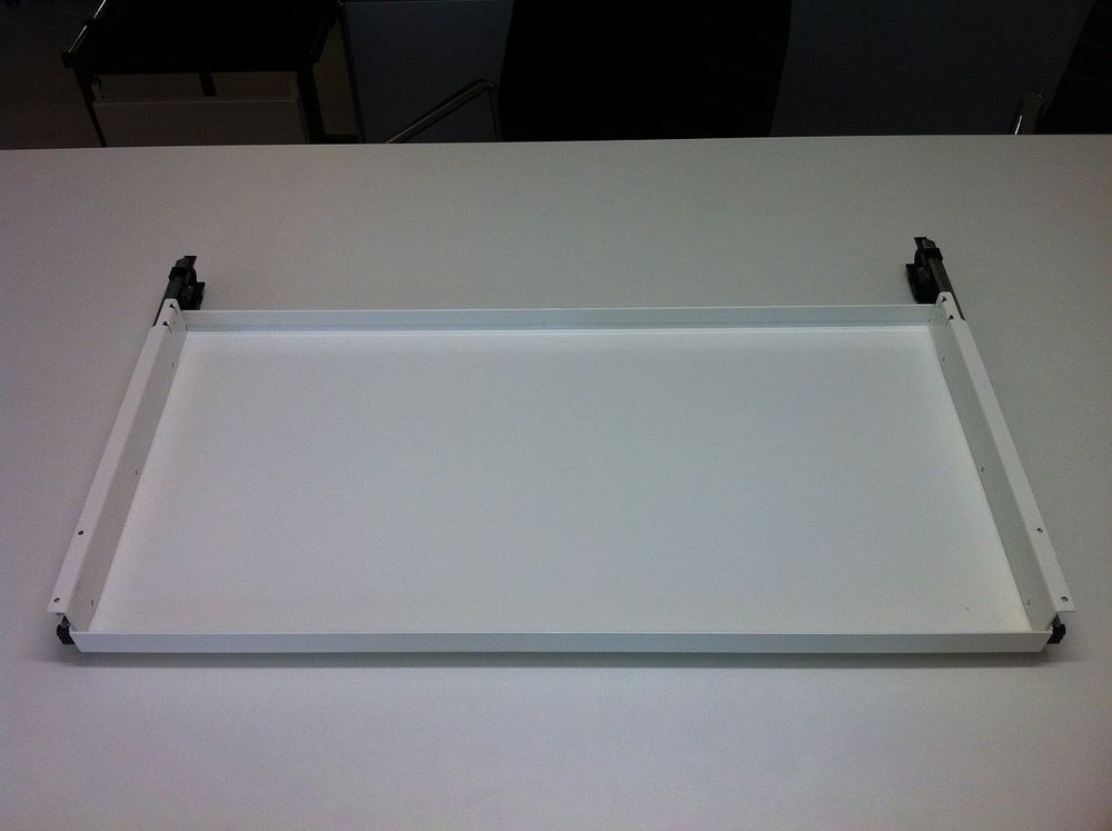 USM Auszugstablar weiss 750 / 350 inkl. Teleskopschienen (Gebraucht) in ...