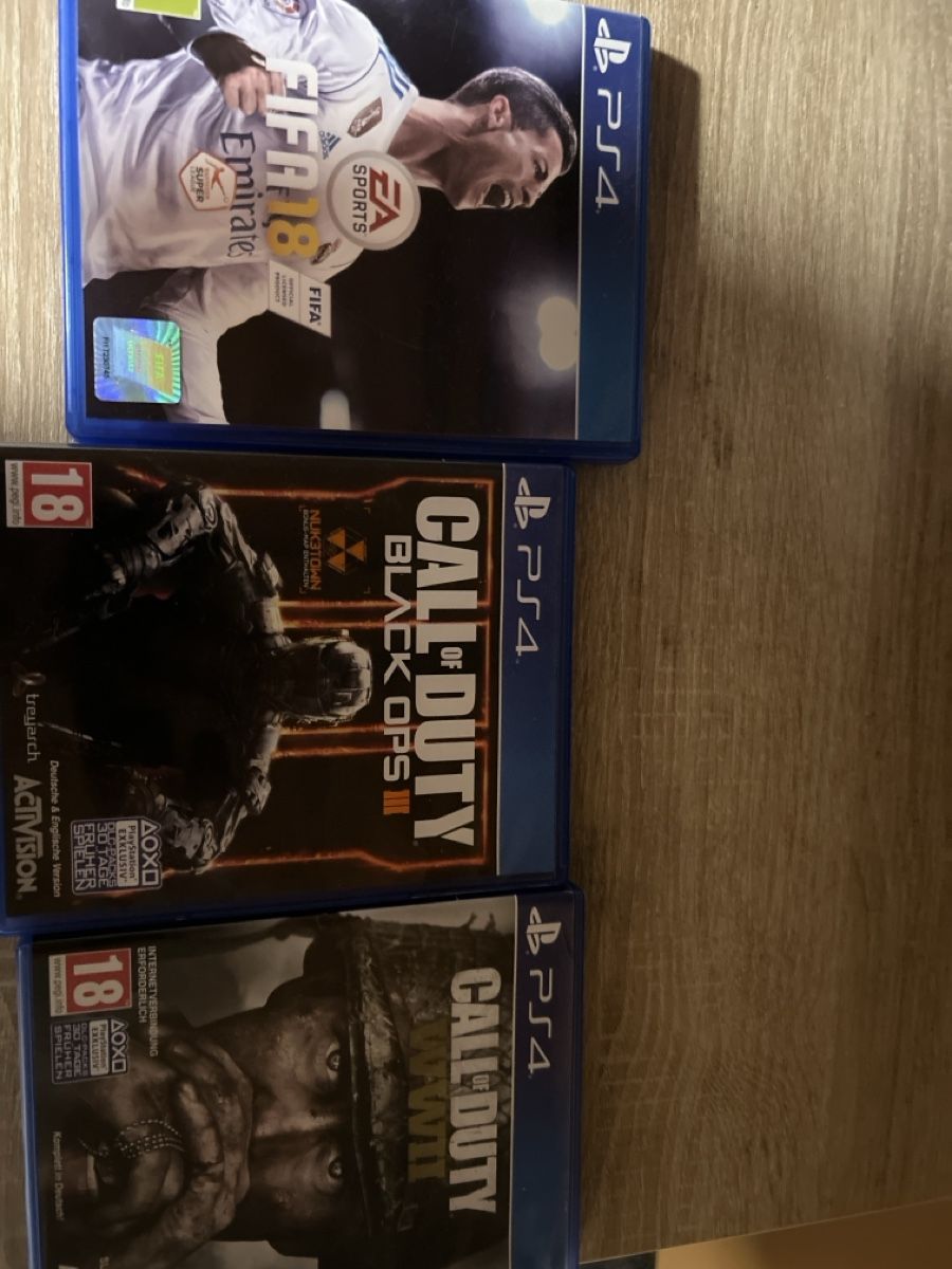 Playstation 4 Console with 2 Controllers & 3 Games! (Gebraucht) in ...