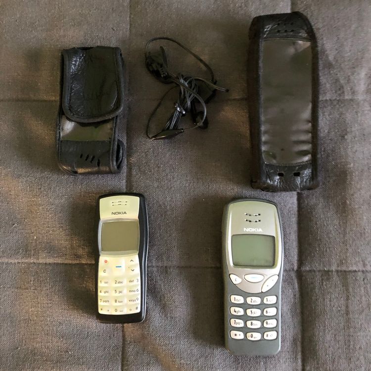 Alte Nokia Handys, -2- Stück mit Zubehör | Kaufen auf Ricardo