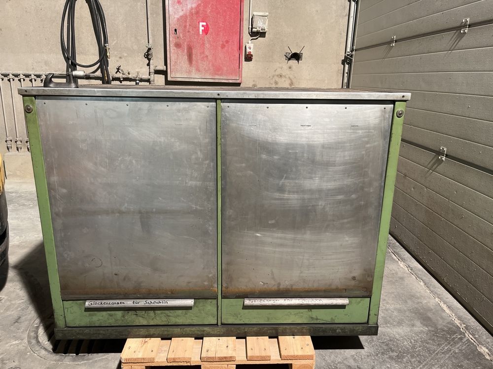 Werkzeugschrank mit Inhalt, Bohrer, Fräser usw. (Gebraucht) in Unterterzen für CHF 1300 – nur ...