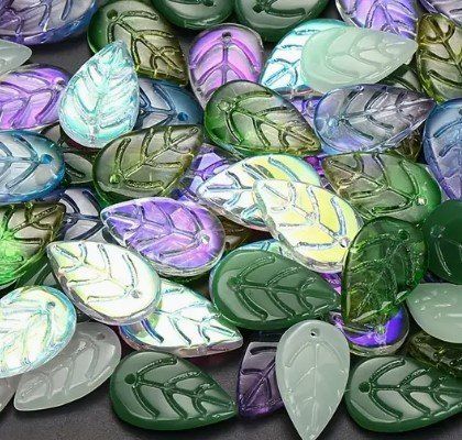 Glasperlen Blätterform, 25 Stück, verschiedene Farben (Neu und originalverpackt) in Geneve für ...