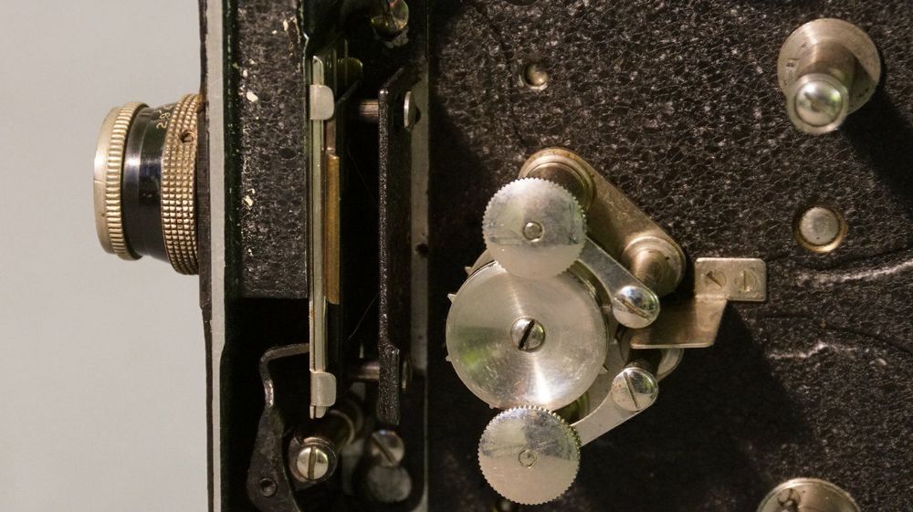 Cine Nizo 8e Filmkamera N8 1937 Rarität Federwerk Läuft Gebraucht In
