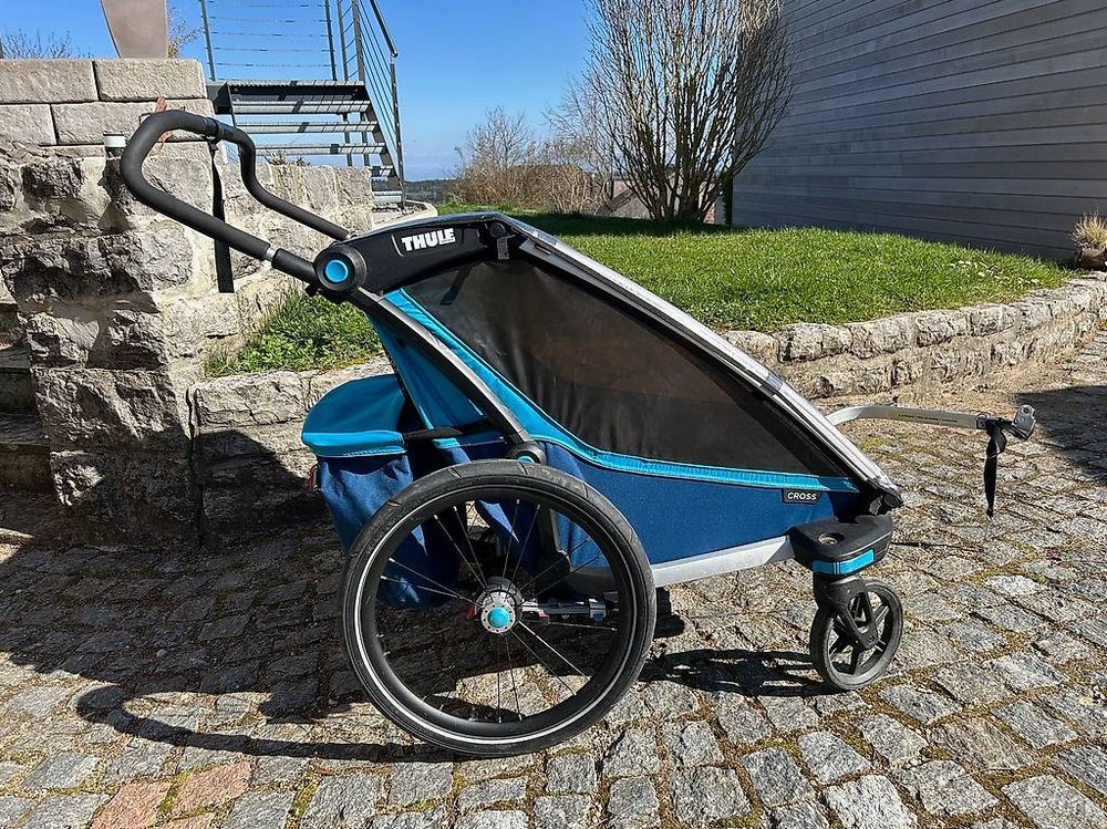 Thule Chariot Cross 2 Double avec support bébé (Gebraucht) in Les Geneveys-sur-Coffrane für CHF ...