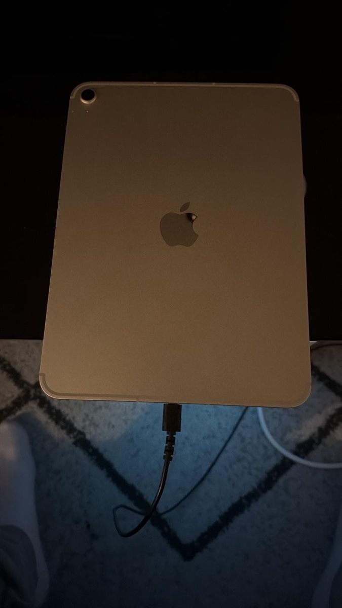 Apple iPad 11 (2025) 128GB Silver (Gebraucht) in Raron für CHF 50 – mit ...