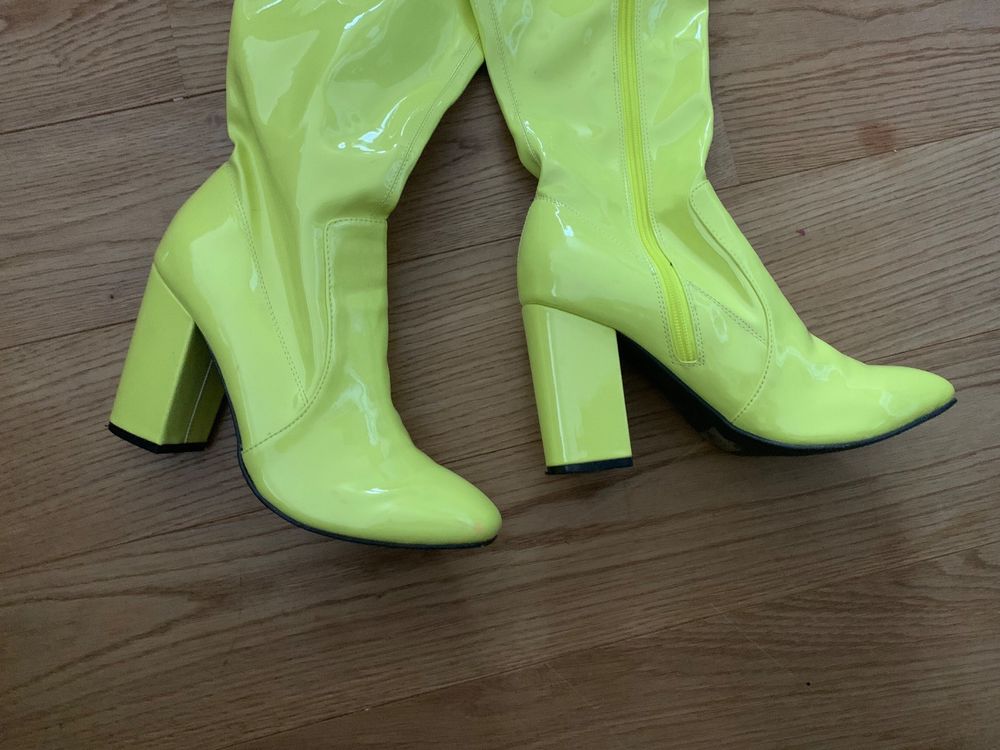 Over the knee boots yellow lime (use once) (Gebraucht) in Montreux für ...