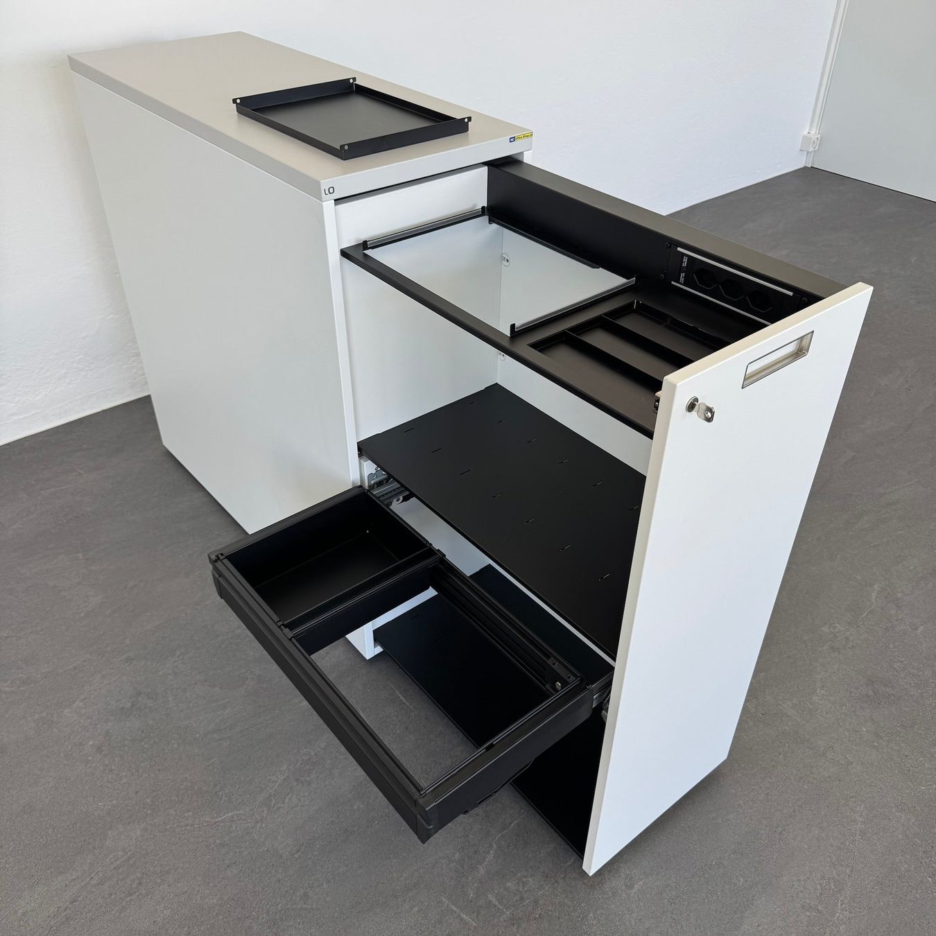 Lista Office LO D1 Apothekerschrank für rechts neben den (Gebraucht) in ...