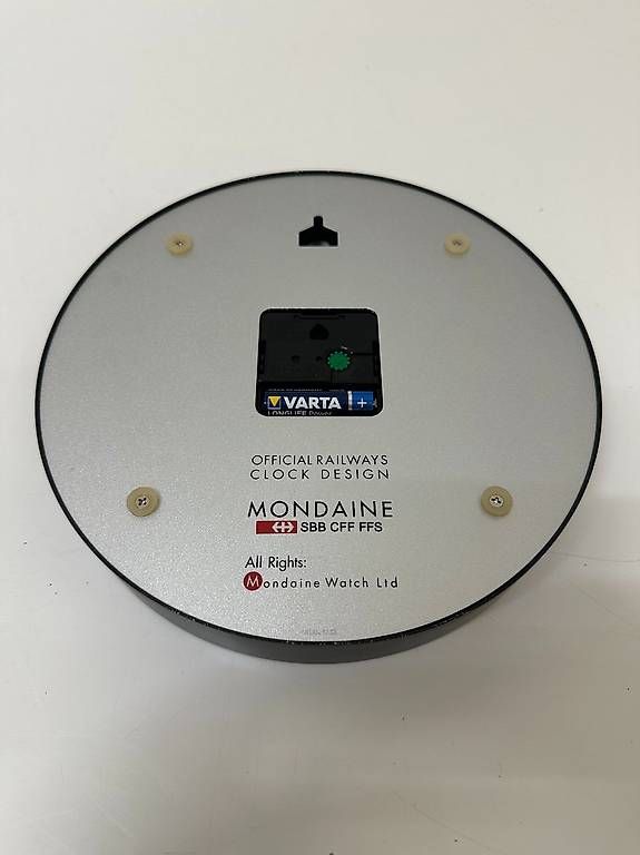 Mondaine SBB Bahnhofsuhr Wanduhr im Schweizer Bahn-Design (Gebraucht ...