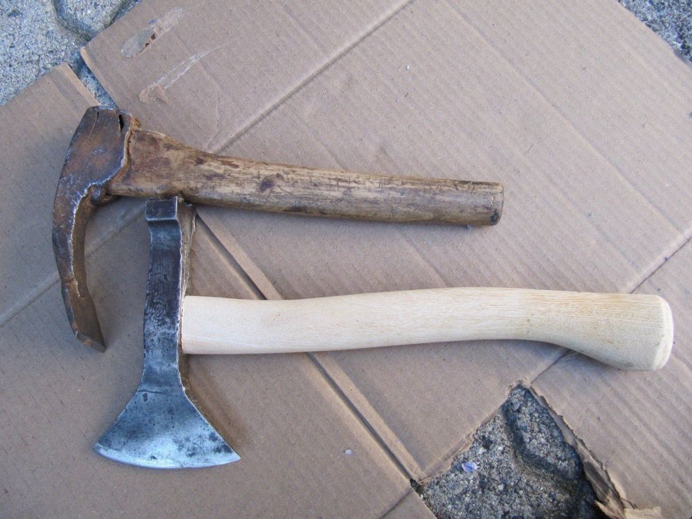 2x Axt eine ganz alt, andere ganz scharf | Kaufen auf Ricardo