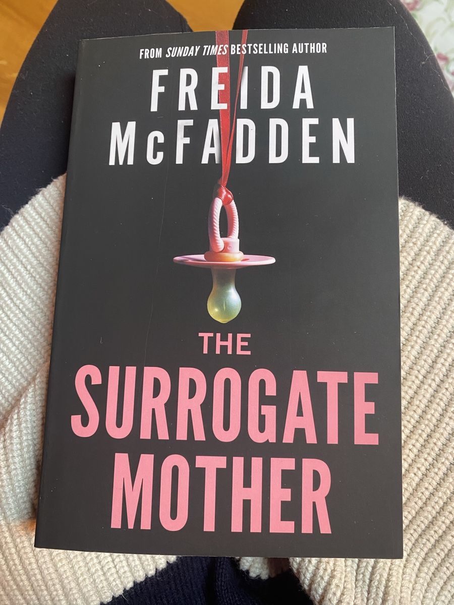 Freida McFadden, The Surrogate Mother (Gebraucht) in Epagny für CHF 10 ...