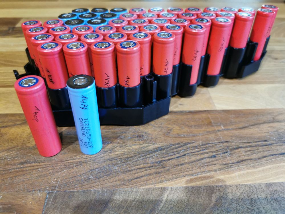 52x 18650 Sanyo + Samsung Lithium Zellen, 1400-1499mah | Kaufen auf Ricardo