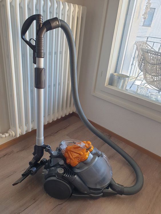 Dyson dc19 staubsauger (Gebraucht) in Brunnen für CHF 100 – nur Abholung auf Ricardo kaufen