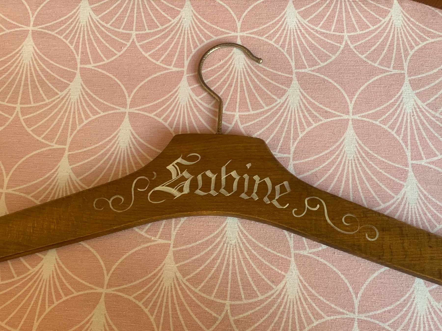 Vintage Kleiderbügel Bauernmalerei (mit Name SABINE) (Gebraucht) in ...