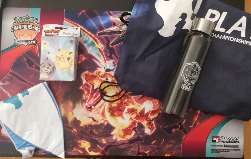 Lot de goodies pokemon regional championship Lille 2024 (Neuf (Voir ...