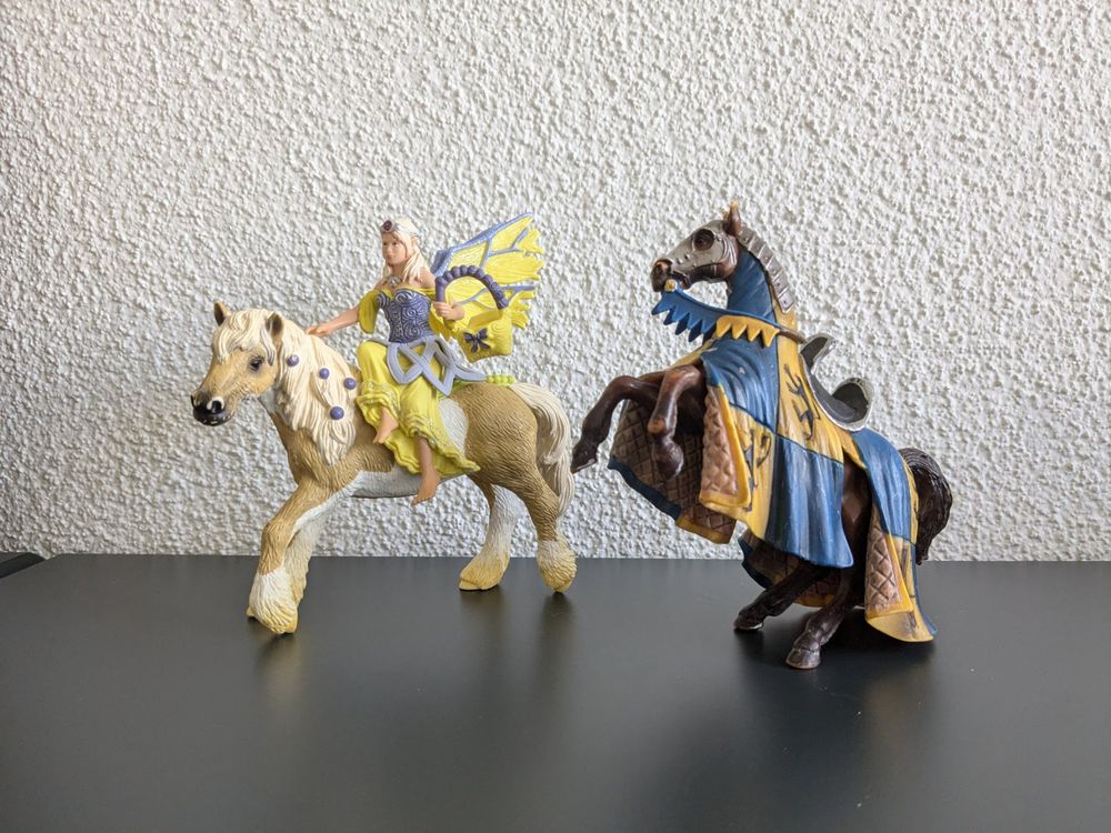 2 Schleich Pferde: Elfen Stute mit Elfe & Ritter Pferd (Gebraucht) in ...