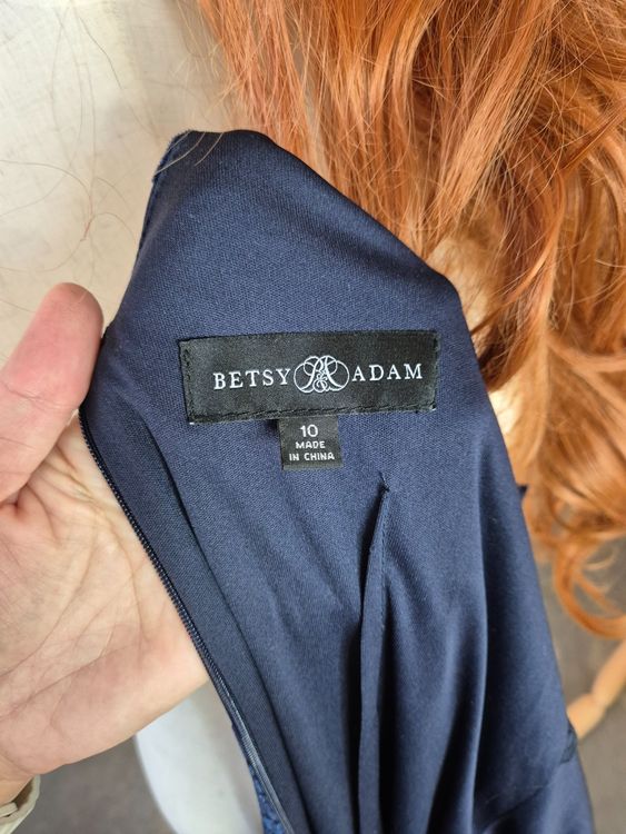 ein luxuriöses Kleid von Betsy Adam (Gebraucht) in Leissigen für CHF ...