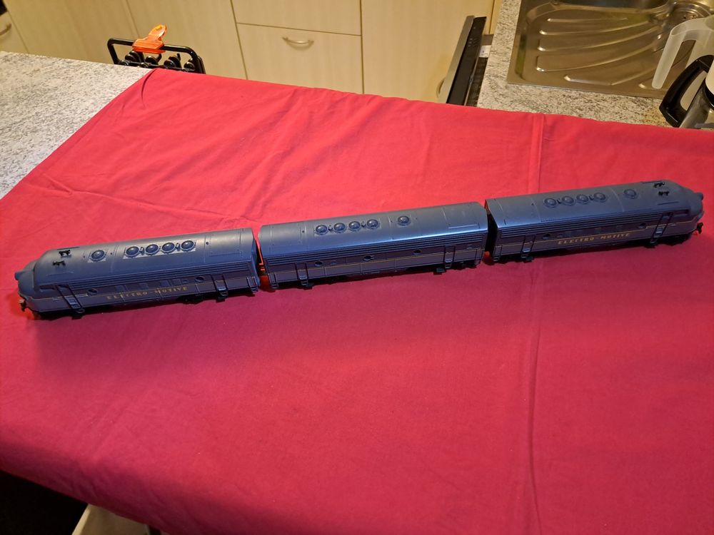 Märklin : US - Diesellok 3-teilig 3349 "Electro Motive" AC (Neu (gemäss ...