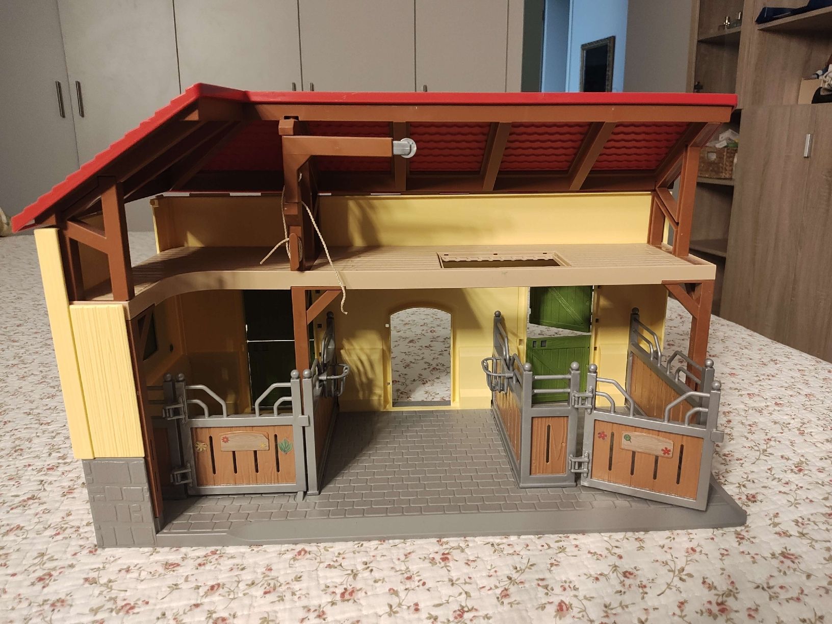 Écurie de jouets en plastique, idéale pour les enfants! (D'occasion) à ...