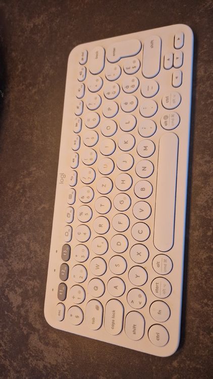 Logi Bluetooth Tastatur, Retro-Look, Top Zustand! (Gebraucht) in ...
