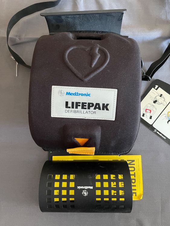 Defibrillator Medtronic Lifepack CR plus AED (Gebraucht) in Wengen für ...