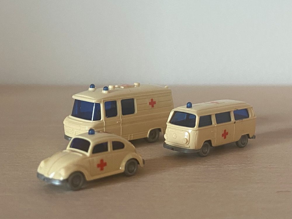 A12: 3 eindrückliche Fahrzeuge "Rotes Kreuz" (Spur N) (D'occasion) à ...