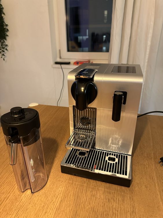 Nespresso Kaffeemaschine lattissima pro de longhi | Kaufen auf Ricardo