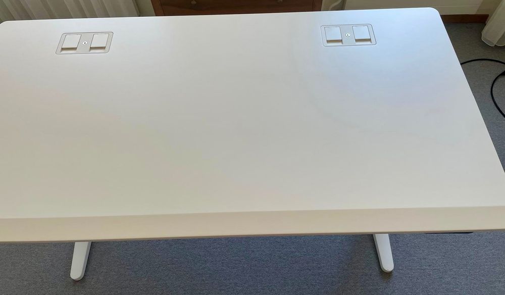 Weisser Sitz-/Stehtisch, höhenverstellbar Tyde von Vitra | Kaufen auf ...