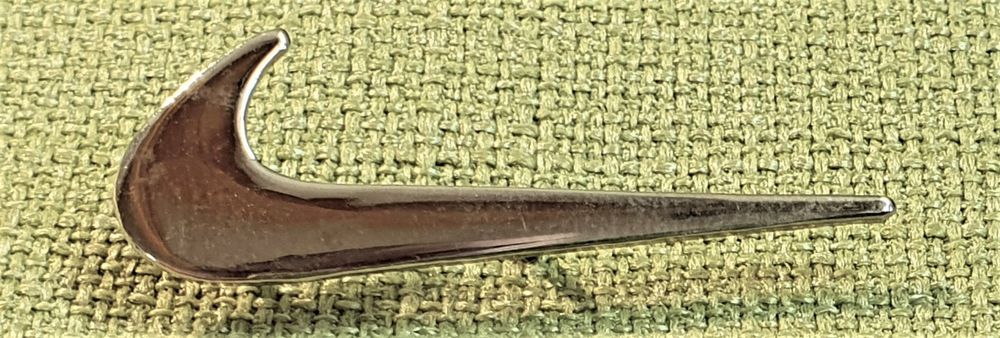 N863 - Pin NIKE logo Emblem (Gebraucht) in Reinach BL für CHF 2 – mit ...