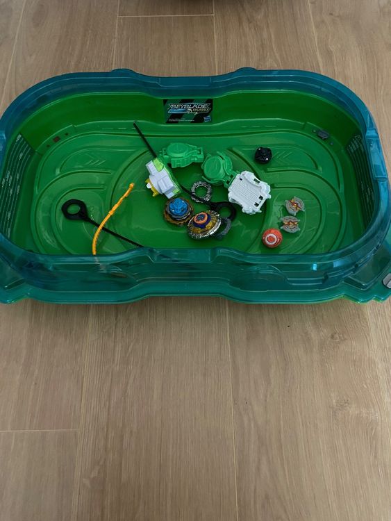 Beyblade Station mit Zubehör (Gebraucht) in Weisslingen für CHF 1 – mit ...