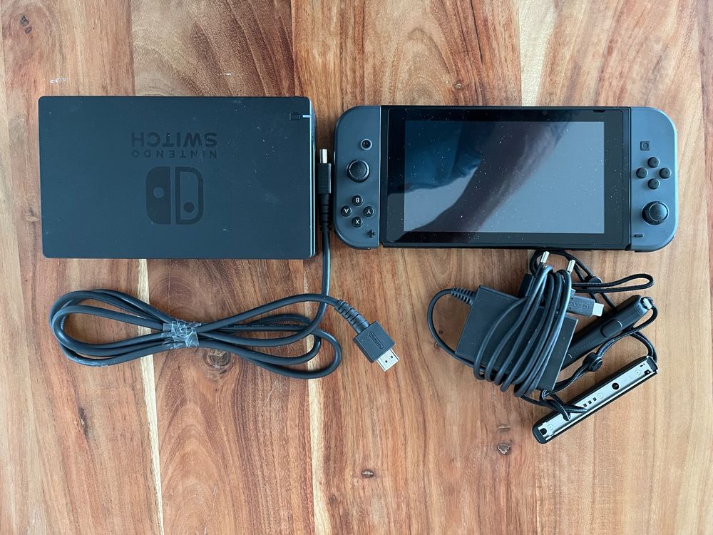 Nintendo Switch wie NEU (Gebraucht) in Zürich für CHF 195 – mit ...