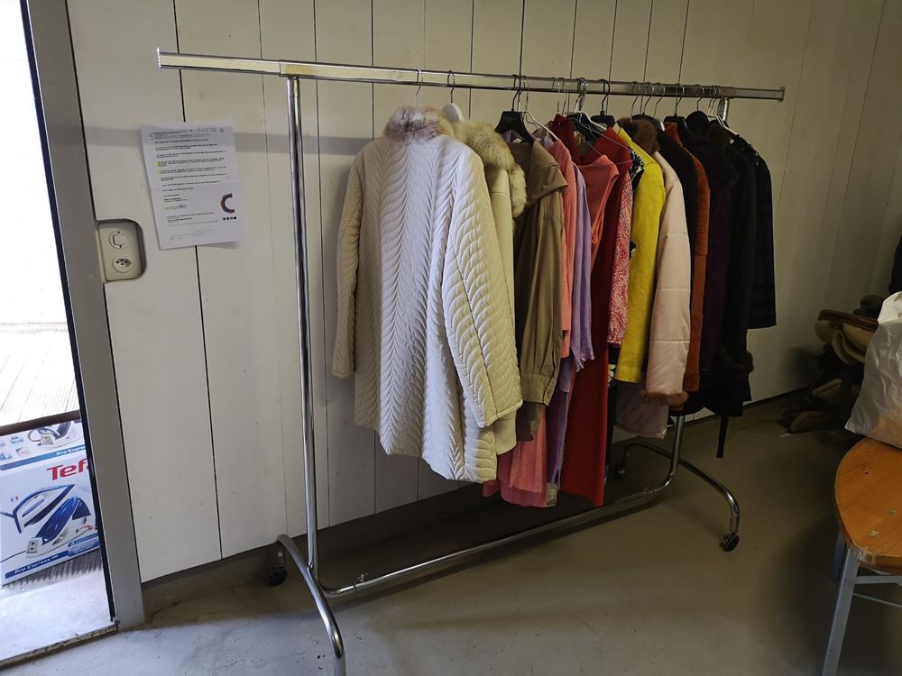 Kleiderständer(Edelstahl) aus Butique | Kaufen auf Ricardo