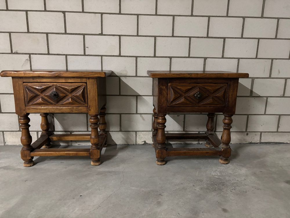 Alte Nachttischli / Beistelltischli, Eiche massiv, 2 Stk. (Gebraucht) in Bachenbülach für CHF 80 ...