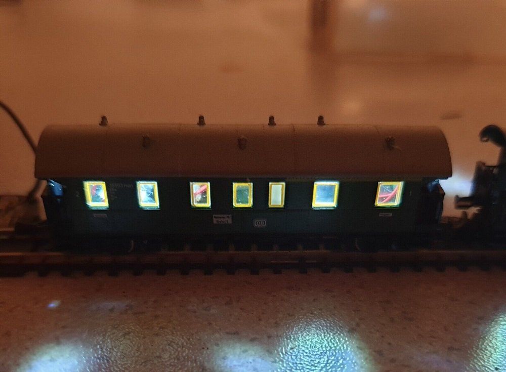 Märklin Mini Club 3 Personenwagen und 1 Güterwagen mit licht (Gebraucht ...