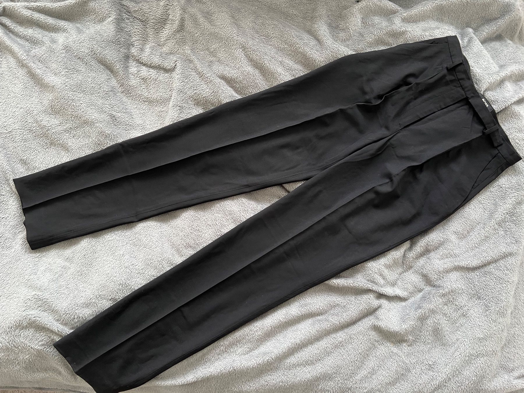 HUGO BOSS Pantalon noirs à pinces, taille 34 (D'occasion) à Genève pour ...