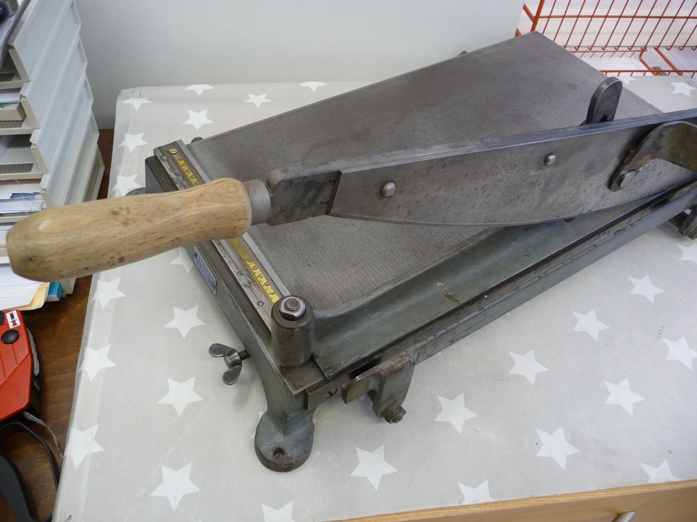 alte Schneidemaschine W. Benteli Papierschneidemaschine (Gebraucht) in ...
