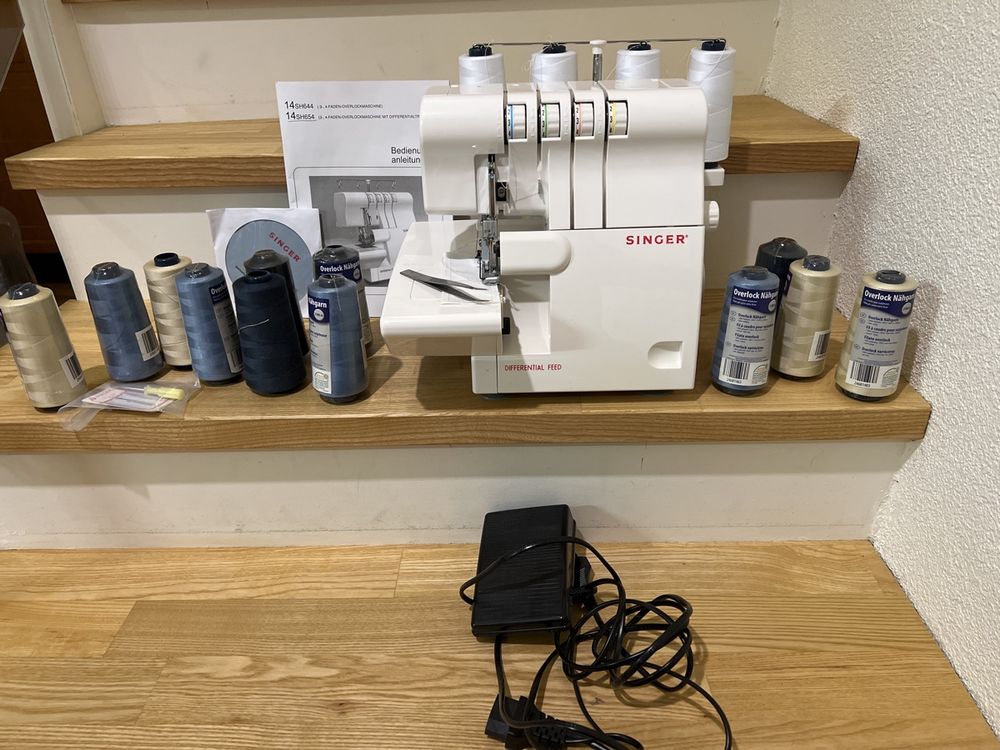 Singer Overlock 14SH, Top Zustand, Inkl. Zubehör! (Gebraucht) in ...