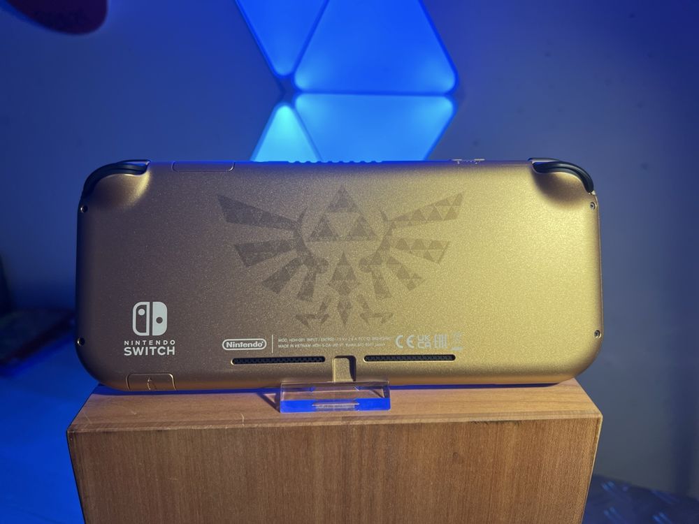 Nintendo Switch Lite - Limited Edition - Gold / Zelda! (Gebraucht) in ...