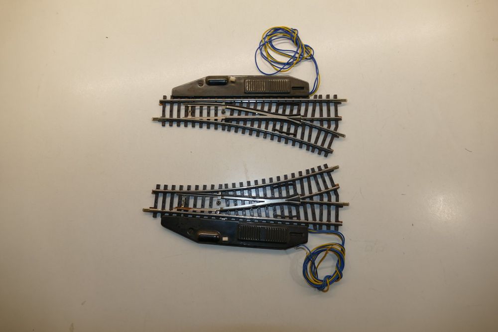 Märklin H0: K-Gleis Weichenpaar (K.Nr. 2261) Einheit 1 (Gebraucht) in Niederhasli für CHF 14 ...
