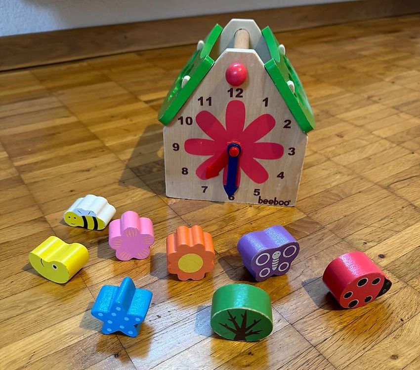 Beeboo Holz Spielhaus mit Uhr und Figuren für Babys | Kaufen auf Ricardo