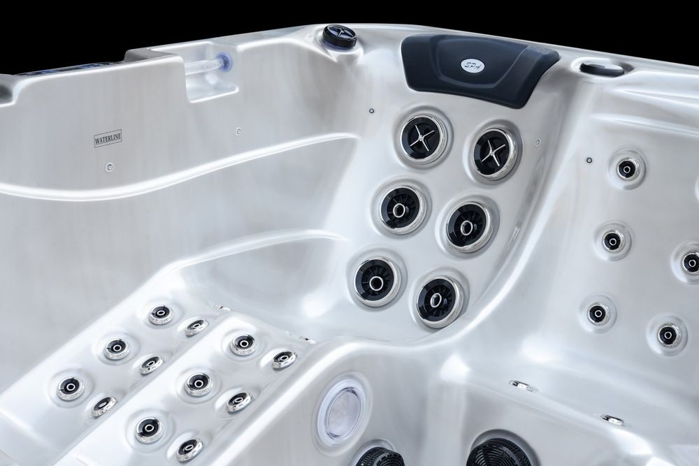 Luxus-Whirlpool ab 1.–! Spa Solutions Platinum Whirlpool (Neu und ...