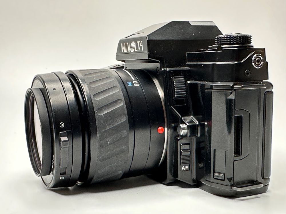 Geprüfte Minolta 9000 AF mit viel Zubehör (Gebraucht) in zuchwil für CHF 160 – mit Lieferung auf ...